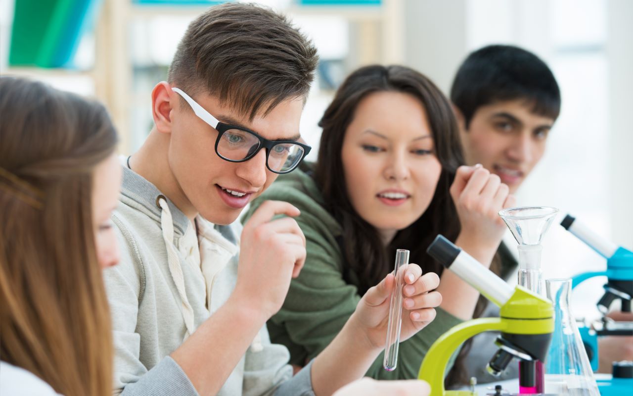 Top 30 Virginia Scholarships With Deadlines In December 2025